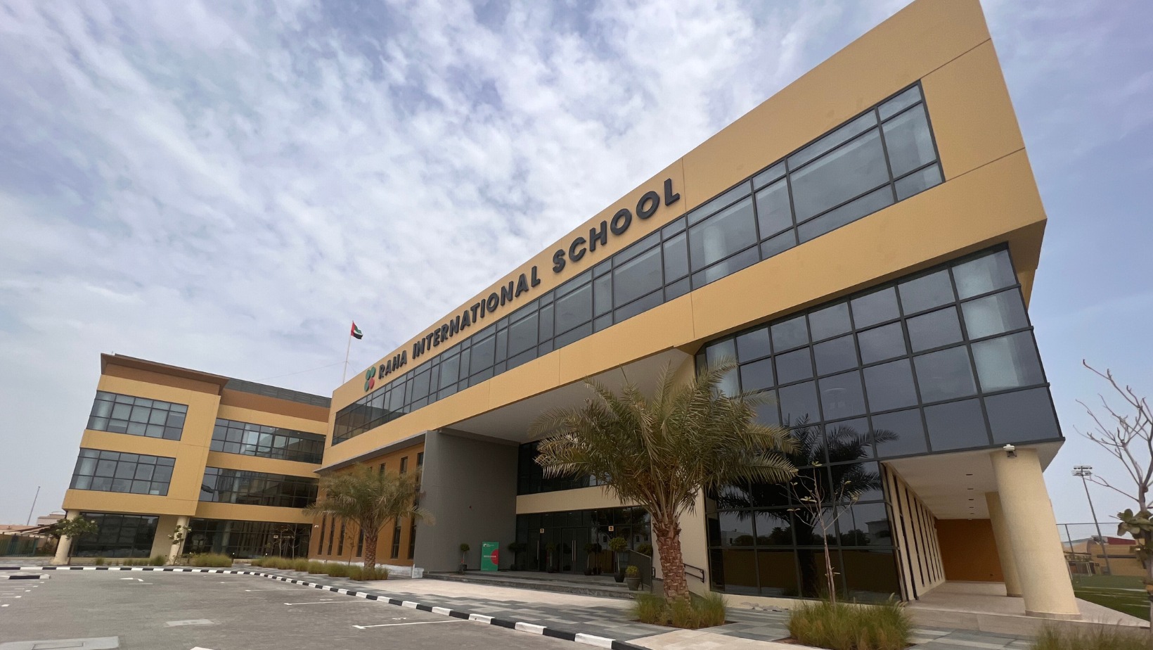 Raha International School Logo